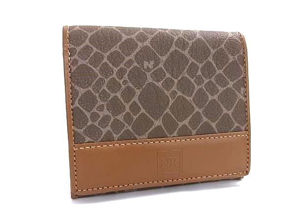 商品情報 ブランド名 NINA RICCI ニナリッチ 状態ランク Aランク(極美品) ライン カラーブラウン系 素材 レザー サイズ W 約11cm　H 約10cm　D 約1.5cm ポケット中 ポケット×1　札入れ×2　小銭入れ×1　カ...