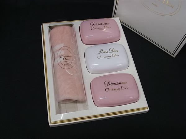 商品情報 ブランド名 ChristianDior クリスチャンディオール 状態ランク Aランク(極美品) ライン カラー 素材 サイズ(cm) 石鹸:各 80gタオル:W 約33.5cm　H 約31.5cm サイズ(inch) ポケット 付...