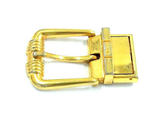 商品情報 ブランド名 ChristianDior クリスチャンディオール 状態ランク Bランク ライン カラーゴールド系 素材 サイズ W 約4cm　H 約6.5cm ポケット 付属品画像内にあるものが全てになります シリアル及び刻印 状態...