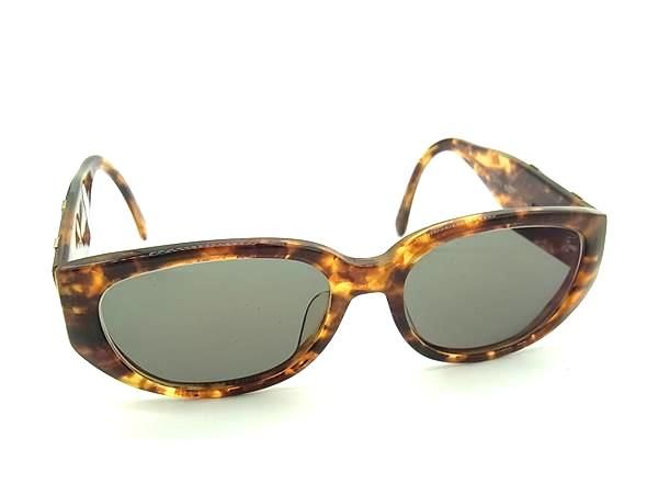 商品情報 ブランド名 Elegance エレガンス 状態ランク Bランク ライン カラーブラウン系×レンズ グレー系 素材 サイズ フレーム 約13.5cm　テンプル 約13cm　レンズ 縦 約3.9cm　横 約5.2cm ポケット 付属品...