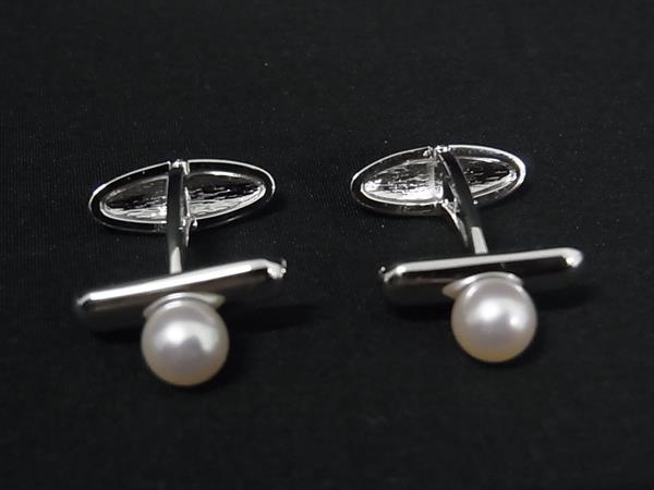 商品情報 ブランド名 MIKIMOTO ミキモト 状態ランク Bランク ライン カラーシルバー系×アイボリー系 素材 SV925 サイズ W 約1.8cm　H 約0.5cmパール:約6mm ポケット 付属品画像内にあるものが全てになります ...