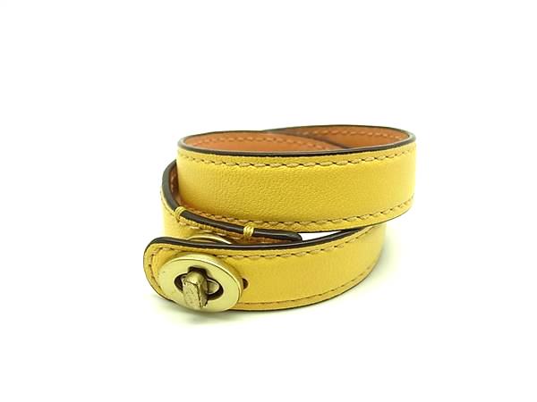 商品情報 ブランド名 COACH コーチ 状態ランク ABランク ライン カラーイエロー系 素材 レザー サイズ 全長:約38cm幅:約1.5cm ポケット 付属品画像内にあるものが全てになります シリアル及び刻印 状態使用感小　擦れ小　汚...