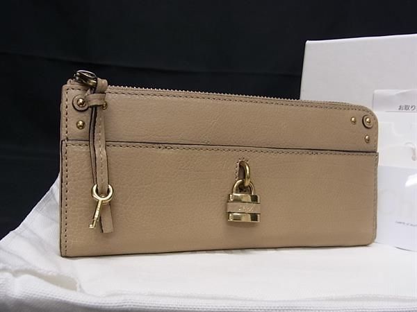 商品情報 ブランド名 Chloe クロエ 状態ランク Sランク(未使用品) ライン カラーブラウン系 素材 レザー サイズ(cm) W 約19.5cm　H 約9.5cm　D 約2cm サイズ(inch) ポケット外 ポケット×1　中 ポケッ...