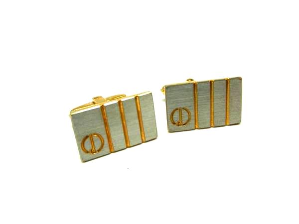 商品情報 ブランド名 dunhill ダンヒル 状態ランク ABランク ライン カラーゴールド系×シルバー系 素材 サイズ(cm) W 約2cm　H 約1cm サイズ(inch) W 約0.79inch　H 約0.39inch ポケット 付...