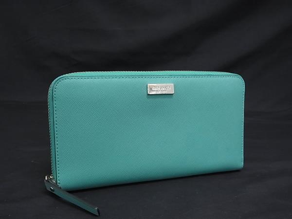 商品情報 ブランド名 kate spade ケイトスペード 状態ランク ABランク(美品) ライン カラーグリーン系 素材 レザー サイズ W 約19.5cm　H 約11cm　D 約2cm ポケット外 ポケット×1　中 ポケット×2　札入れ...