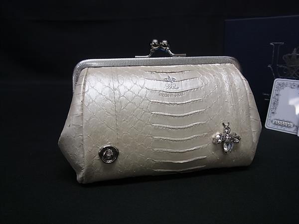 商品情報 ブランド名 ADMJ エーディーエムジェイ 状態ランク Aランク(極美品) ライン カラーシルバー系 素材 パイソン サイズ W 約12cm　H 約8cm　D 約4cm ポケット中 ポケット×1　小銭入れ×1　カード入れ×4 付属...