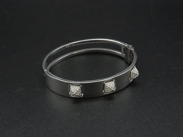 商品情報 ブランド名 SWAROVSKI スワロフスキー 状態ランク ABランク ライン カラーシルバー系 素材 サイズ(cm) 内周:約17cm幅:約1.2cm サイズ(inch) ポケット 付属品画像内にあるものが全てになります シリア...