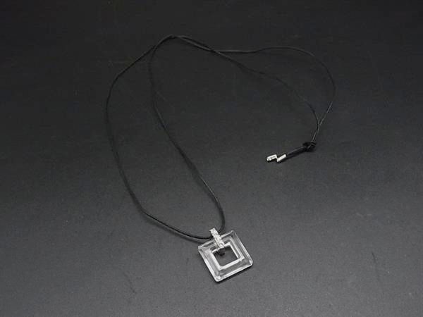 商品情報 ブランド名 SWAROVSKI スワロフスキー 状態ランク Aランク(美品) ライン カラークリア×ブラック系 素材 サイズ(cm) 全長:約86cmトップ:W 約2cm　H 約2.5cm サイズ(inch) ポケット 付属品画像...