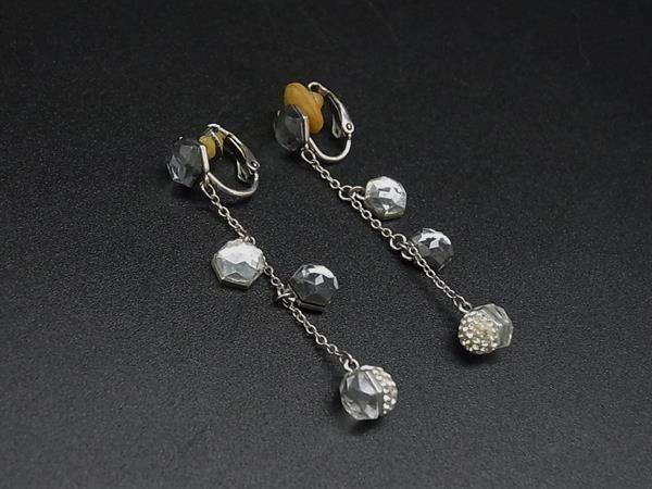 商品情報 ブランド名 SWAROVSKI スワロフスキー 状態ランク Bランク ライン カラーシルバー系 素材 サイズ(cm) W 約0.8cm　H 約5.2cm サイズ(inch) ポケット 付属品画像内にあるものが全てになります シリア...