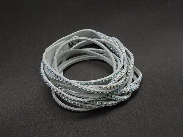 商品情報 ブランド名 SWAROVSKI スワロフスキー 状態ランク Aランク(美品) ライン カラーライトブルー系 素材 スエード サイズ 全長:約39.5cm幅:約1.5cm ポケット 付属品画像内にあるものが全てになります シリアル及...