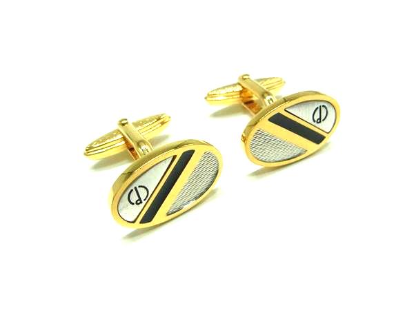 商品情報 ブランド名 dunhill ダンヒル 状態ランク ABランク ライン カラーシルバー系×ゴールド系 素材 サイズ W 約1.7cm　H 約1.2cm ポケット 付属品画像内にあるものが全てになります シリアル及び刻印 状態使用感　...