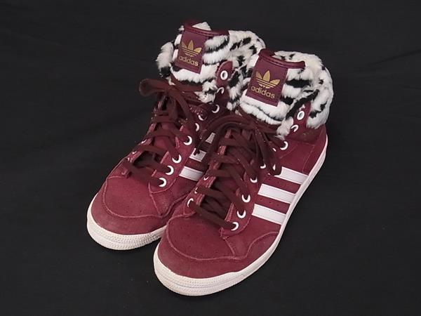 商品情報 ブランド名 adidas アディダス 状態ランク Bランク ライン カラーボルドー系 素材 スエード×ファー サイズ 表記サイズ:23.5cm実寸サイズ:アウトソール 約26cm　踵の高さ 約3cm　最大幅 約9.5cm ポケット...