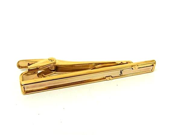 商品情報 ブランド名 YVESSAINTLAURENT イヴサンローラン 状態ランク ABランク(美品) ライン カラーゴールド系 素材 サイズ(cm) 全長:約5.2cm サイズ(inch) 全長:約2.05inch ポケット 付属品画像...