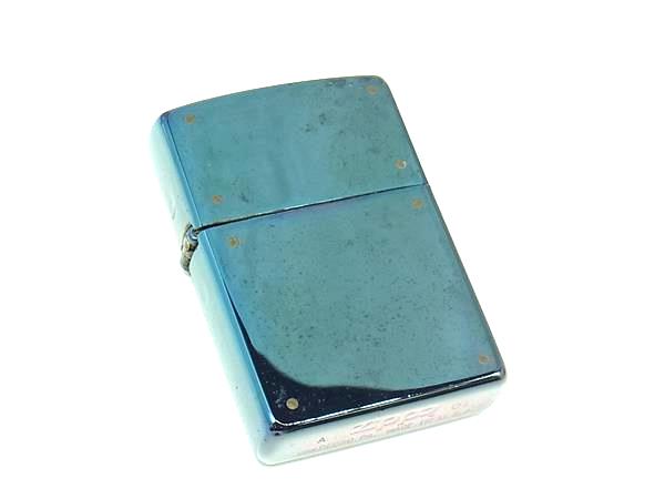 商品情報 ブランド名 ZIPPO ジッポー 状態ランク Bランク ライン カラーネイビー系 素材 サイズ W 約3.5cm　H 約5.5cm　D 約1.1cm ポケット 付属品画像内にあるものが全てになります シリアル及び刻印 状態使用感　...