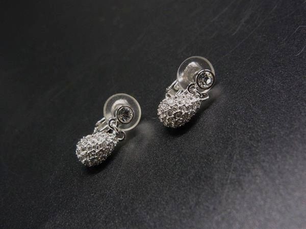 商品情報 ブランド名 SWAROVSKI スワロフスキー 状態ランク ABランク(美品) ライン カラーシルバー系 素材 サイズ(cm) W 約0.8cm　H 約2cm サイズ(inch) W 約0.31inch　H 約0.79inch ポ...