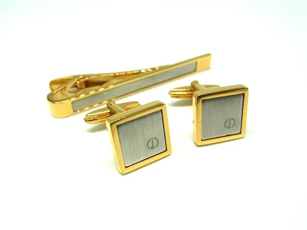 商品情報 ブランド名 dunhill ダンヒル 状態ランク ABランク(美品) ライン カラーゴールド系×シルバー系 素材 サイズ タイピン：全長約5.8cmカフス：W約1.5cm H約2.2cm ポケット 付属品画像内にあるものが全てにな...