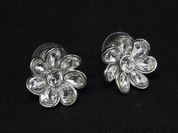 商品情報 ブランド名 SWAROVSKI スワロフスキー 状態ランク Bランク ライン カラーシルバー系 素材 SV925 サイズ(cm) W 約1.7cm　H 約1.7cm サイズ(inch) ポケット 付属品画像内にあるものが全てになり...
