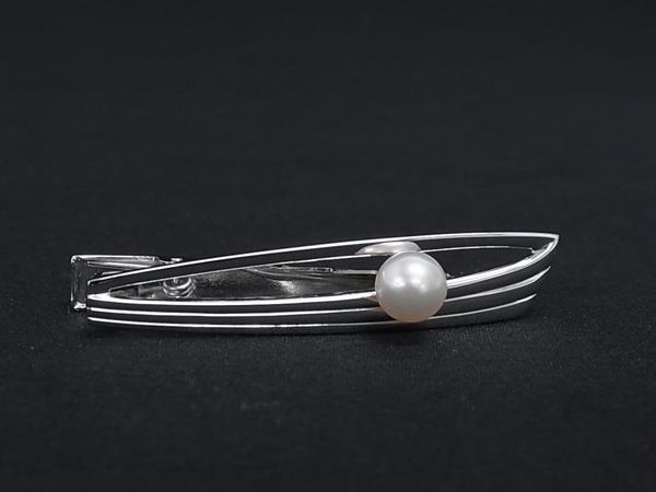 商品情報 ブランド名 MIKIMOTO ミキモト 状態ランク ABランク(美品) ライン カラーシルバー系 素材 SV925 サイズ(cm) 全長:約5.2cmパール:約7mm サイズ(inch) 全長:約2.05inch ポケット 付属品...