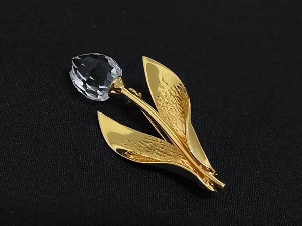 商品情報 ブランド名 SWAROVSKI スワロフスキー 状態ランク Aランク(美品) ライン カラーゴールド系×クリア 素材 サイズ(cm) W 約2cm　H 約4.3cm サイズ(inch) W 約0.79inch　H 約1.69inc...