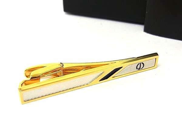 商品情報 ブランド名 dunhill ダンヒル 状態ランク Aランク(極美品) ライン カラーゴールド系×シルバー系 素材 サイズ(cm) 全長:約5.3cm サイズ(inch) ポケット 付属品画像内にあるものが全てになります シリアル及...