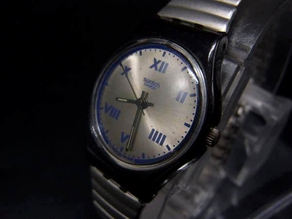 商品情報 ブランド名 SWATCH スウォッチ 状態ランク ABランク ライン カラーシルバー系×ブラック系 素材 サイズ(cm) フェイス 縦 約2.1cm　横 約2.1cm(リューズ含まず)　ブレス幅 (最大部)約1.2cm　腕周り 約...