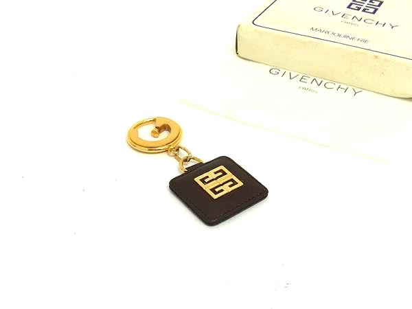 商品情報 ブランド名 GIVENCHY ジバンシィ 状態ランク Aランク(美品) ライン カラーブラウン系×ゴールド系 素材 レザー サイズ 全長:約9.5cm幅:約3.7cm ポケット 付属品画像内にあるものが全てになります シリアル及び...