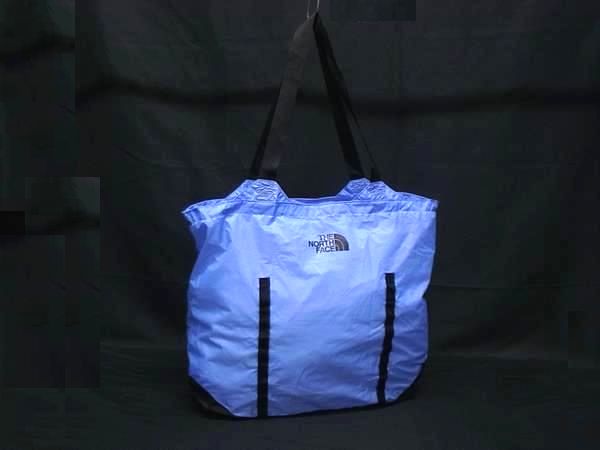 商品情報 ブランド名 THE NORTH FACE - ザ・ノースフェイス 状態ランク Sランク(展示品) ライン カラーブルー系 素材 ナイロン サイズ W 約46cm　H 約34cm　D 約13.5cm ポケット 付属品画像内にあるもの...