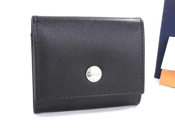 商品情報 ブランド名 ETTINGER エッティンガー 状態ランク Sランク(未使用品) ライン カラーブラック系 素材 レザー サイズ W 約8.8cm　H 約7.5cm　D 約1.5cm ポケット外 ポケット×1　小銭入れ×1 付属品画...