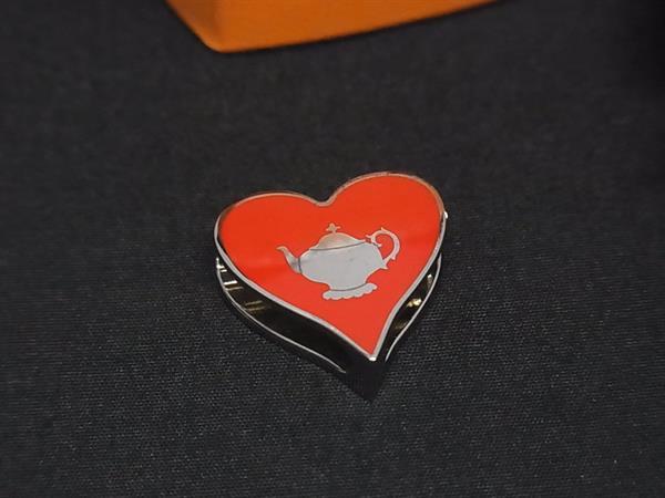 商品情報 ブランド名 HERMES エルメス 状態ランク Aランク(極美品) ライン カラーレッド系×シルバー系 素材 サイズ W 約1.9cm　H 約2cm ポケット 付属品画像内にあるものが全てになります シリアル及び刻印 状態使用感小...