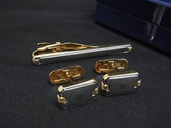 商品情報 ブランド名 GIVENCHY ジバンシィ 状態ランク Bランク ライン カラーシルバー系×ゴールド系 素材 サイズ(cm) ネクタイピン:全長 約5.3cm　幅 約0.5cmカフスボタン:W 約1.5cm　H 約1.2cm サイズ...