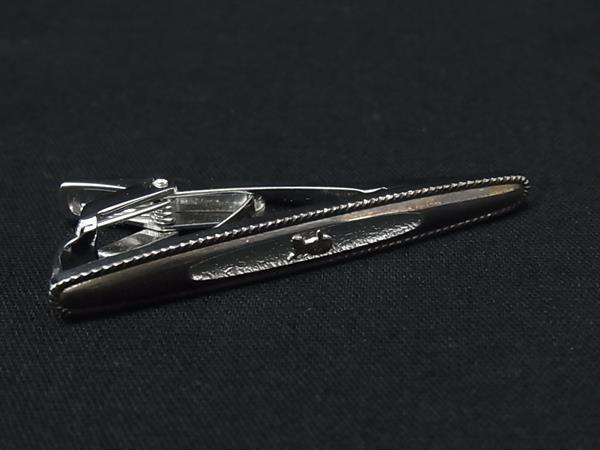 商品情報 ブランド名 CELINE セリーヌ 状態ランク Bランク ライン カラーシルバー系 素材 SV925 サイズ(cm) 全長:約5cm サイズ(inch) ポケット 付属品画像内にあるものが全てになります シリアル及び刻印 状態使用...