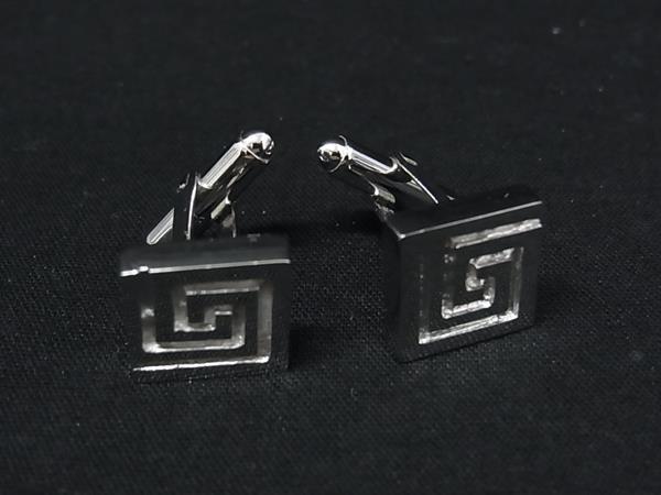 商品情報 ブランド名 GIVENCHY ジバンシィ 状態ランク Aランク(美品) ライン カラーシルバー系 素材 サイズ(cm) W 約1.3cm　H 約1.3cm サイズ(inch) ポケット 付属品画像内にあるものが全てになります シリ...