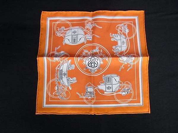 商品情報 ブランド名 HERMES エルメス 状態ランク SAランク(新品同様) ライン カラーオレンジ系 素材 シルク100% サイズ W 約20cm　H 約20cm ポケット 付属品画像内にあるものが全てになります シリアル及び刻印 状...