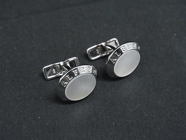 商品情報 ブランド名 dunhill ダンヒル 状態ランク Aランク(極美品) ライン カラーシルバー系 素材 SV925 サイズ(cm) W 約1.8cm　H 約1.8cm サイズ(inch) ポケット 付属品画像内にあるものが全てになり...