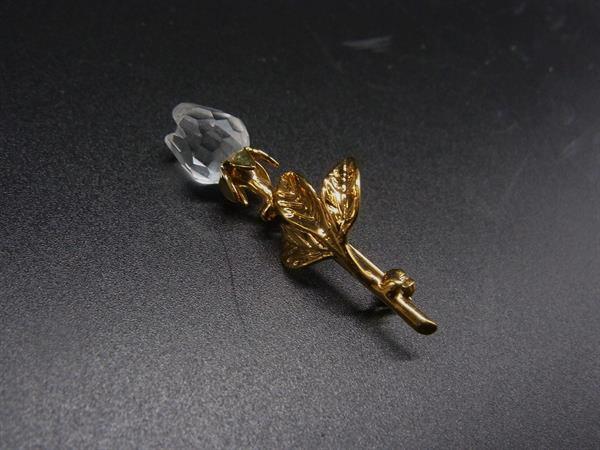 商品情報 ブランド名 SWAROVSKI スワロフスキー 状態ランク ABランク(美品) ライン カラーゴールド系×クリア 素材 サイズ(cm) 全長:約4.3cm サイズ(inch) 全長:約1.69inch ポケット 付属品画像内にある...