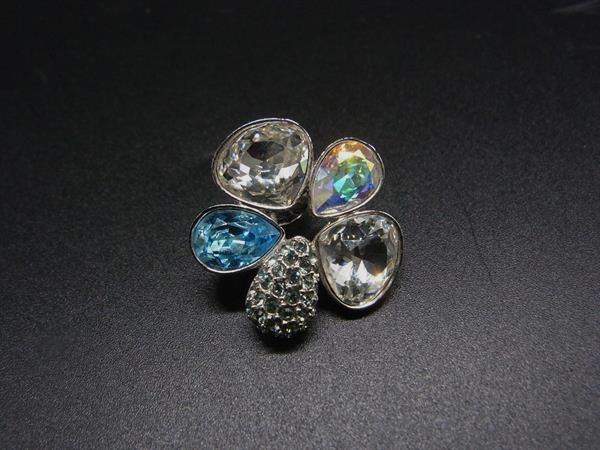 商品情報 ブランド名 SWAROVSKI スワロフスキー 状態ランク ABランク(美品) ライン カラーシルバー系×ライトブルー系×クリア 素材 サイズ(cm) W 約2.5cm　H 約2.6cm サイズ(inch) W 約0.98inch...