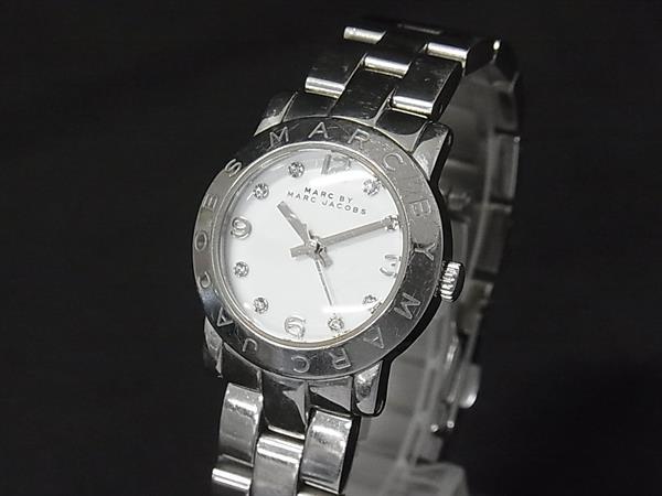 商品情報 ブランド名 MARC BY MARC JACOBS マークバイマークジェイコブス 状態ランク Bランク ライン カラーシルバー系 素材 SS サイズ(cm) フェイス:縦 約2.7cm　横 約2.6cm(リューズ含まず)　ブレス幅...
