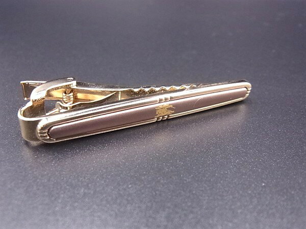 商品情報 ブランド名 BURBERRY バーバリー 状態ランク ABランク(美品) ライン カラーゴールド系 素材 サイズ(cm) 全長:約5.7cm サイズ(inch) ポケット 付属品画像内にあるものが全てになります シリアル及び刻印 ...