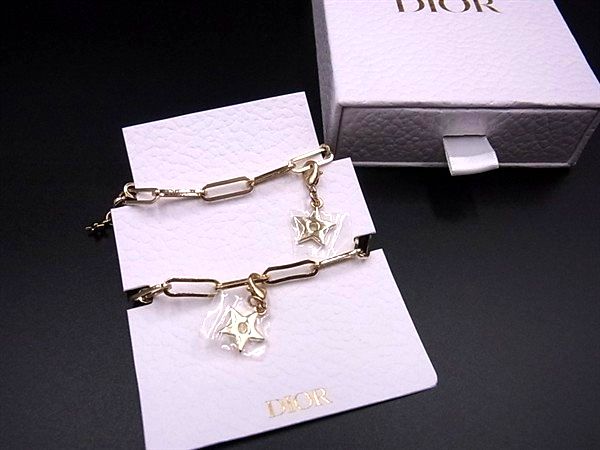 商品情報 ブランド名 ChristianDior クリスチャンディオール 状態ランク SAランク(新品同様) ライン カラーゴールド系 素材 サイズ(cm) 全長:約21.5cm サイズ(inch) ポケット 付属品画像内にあるものが全てに...