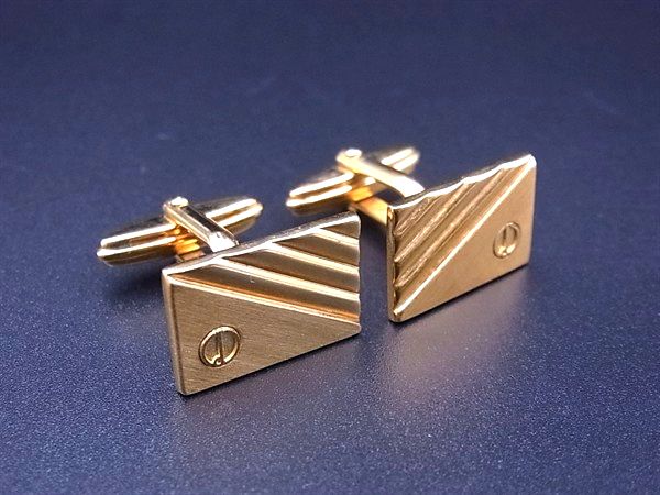商品情報 ブランド名 dunhill ダンヒル 状態ランク BCランク ライン カラーゴールド系 素材 サイズ(cm) W 約1.8cm　H 約1.3cm サイズ(inch) ポケット 付属品画像内にあるものが全てになります シリアル及び刻...