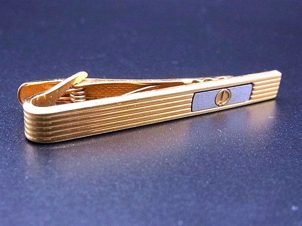 商品情報 ブランド名 dunhill ダンヒル 状態ランク Bランク ライン カラーゴールド系 素材 サイズ(cm) 全長:約5.3cm サイズ(inch) ポケット 付属品画像内にあるものが全てになります シリアル及び刻印 状態使用感小　...
