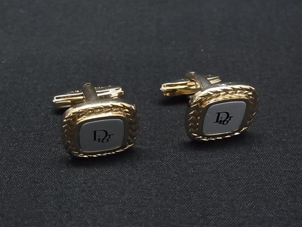 商品情報 ブランド名 ChristianDior クリスチャンディオール 状態ランク Bランク ライン カラーゴールド系 素材 サイズ(cm) W 約1.6cm　H 約1.7cm サイズ(inch) W 約0.63inch　H 約0.67i...