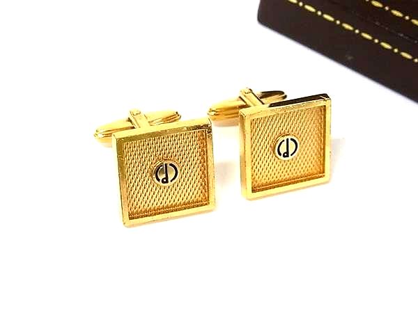 商品情報 ブランド名 dunhill ダンヒル 状態ランク Bランク ライン カラーゴールド系 素材 サイズ(cm) W 約1.7cm　H 約1.7cm サイズ(inch) W 約0.67inch　H 約0.67inch ポケット 付属品画...