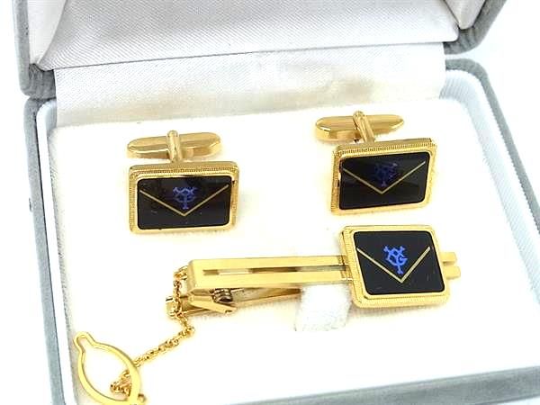商品情報 ブランド名 状態ランク Aランク(美品) ライン カラーゴールド系×ブラック系 素材 サイズ(cm) カフス：W 約2cm　H 約1.5cmネクタイピン：全長 約5.5cm サイズ(inch) ポケット 付属品画像内にあるものが全...