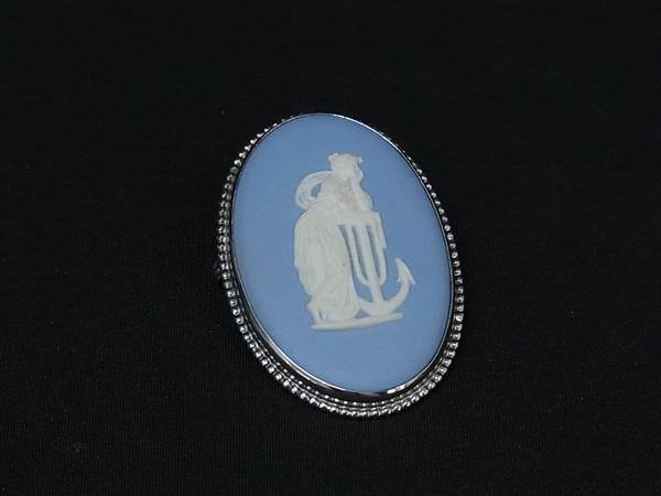 商品情報 ブランド名 WEDGWOOD ウェッジウッド 状態ランク ABランク(美品) ライン カラーブルー系×シルバー系 素材 サイズ(cm) W 約2.9cm　H 約4.2cm サイズ(inch) W 約1.14inch　H 約1.65...