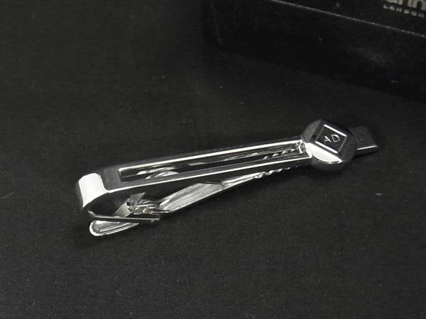 商品情報 ブランド名 dunhill ダンヒル 状態ランク Aランク(極美品) ライン カラーシルバー系 素材 SV925 サイズ(cm) 全長:約6.2cm サイズ(inch) 全長:約2.44inch ポケット 付属品画像内にあるものが...