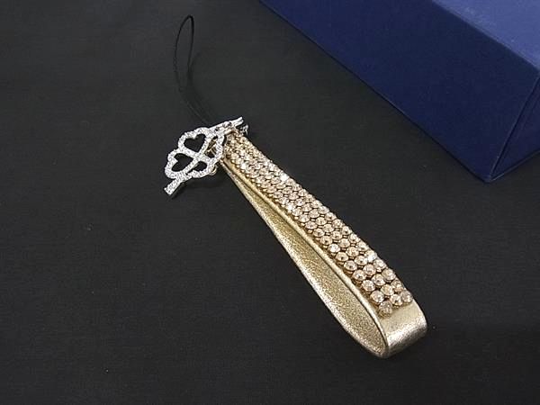 商品情報 ブランド名 SWAROVSKI スワロフスキー 状態ランク Aランク(極美品) ライン カラーシャンパンゴールド系 素材 サイズ(cm) 実寸:全長 約13.8cm　幅 約1.1cm サイズ(inch) ポケット 付属品画像内にあ...