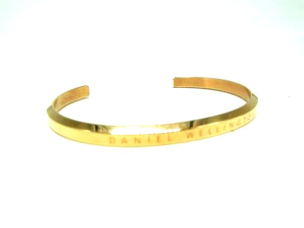商品情報 ブランド名 Daniel Wellington ダニエル ウェリントン 状態ランク ABランク(美品) ライン カラーゴールド系 素材 サイズ(cm) 内周約12cm サイズ(inch) ポケット 付属品画像内にあるものが全てにな...