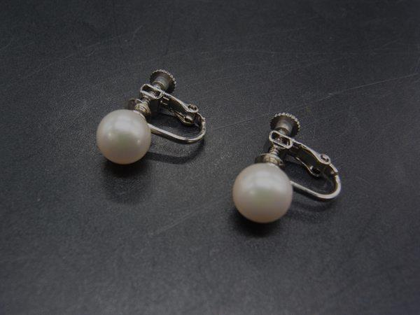 商品情報 ブランド名 状態ランク ABランク(美品) ライン カラーシルバー系×ホワイト系 素材 サイズ W 約0.6cm　H 約0.6cm ポケット 付属品画像内にあるものが全てになります シリアル及び刻印 状態使用感小　擦れ小　汚れ小　...