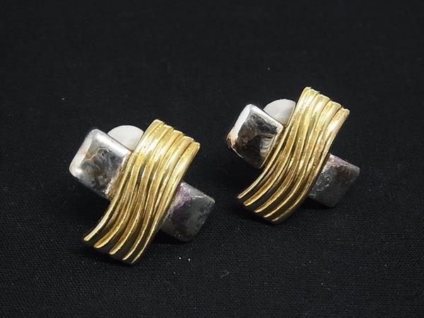 商品情報 ブランド名 GIVENCHY ジバンシィ 状態ランク Bランク ライン カラーゴールド系×シルバー系 素材 サイズ W 約2.6cm　H 約2.6cm ポケット 付属品画像内にあるものが全てになります シリアル及び刻印 状態使用感...